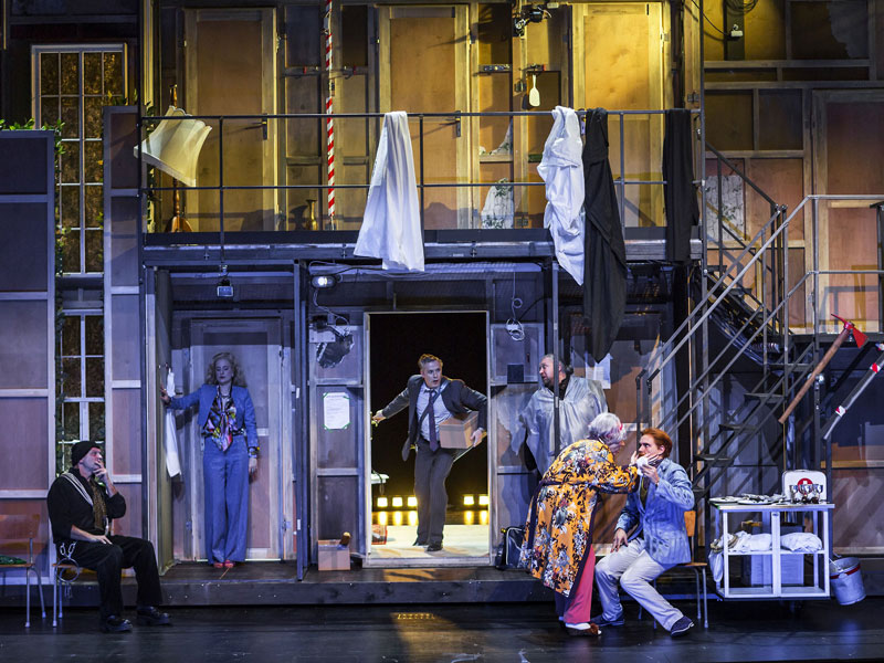 Schauspiel Leipzig streamt zu Silvester Theaterkomödie "Der nackte Wahnsinn" - LEIPZIGINFO.DE