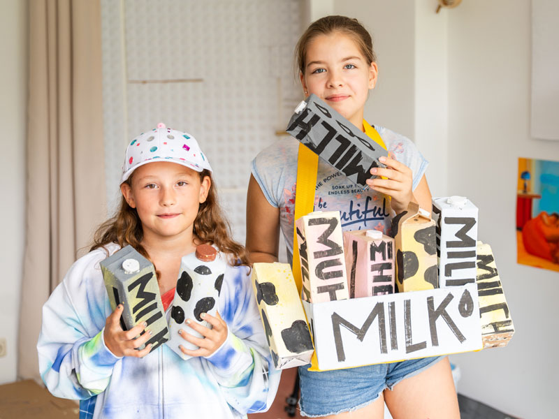 Dreisprachige Fassung der Kinderoper BRUNDIBÁR auf der Bühne des UT ...